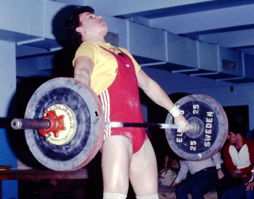 The Squat: Power Lifting Vs. Olympic Training - The Sports Column ...
