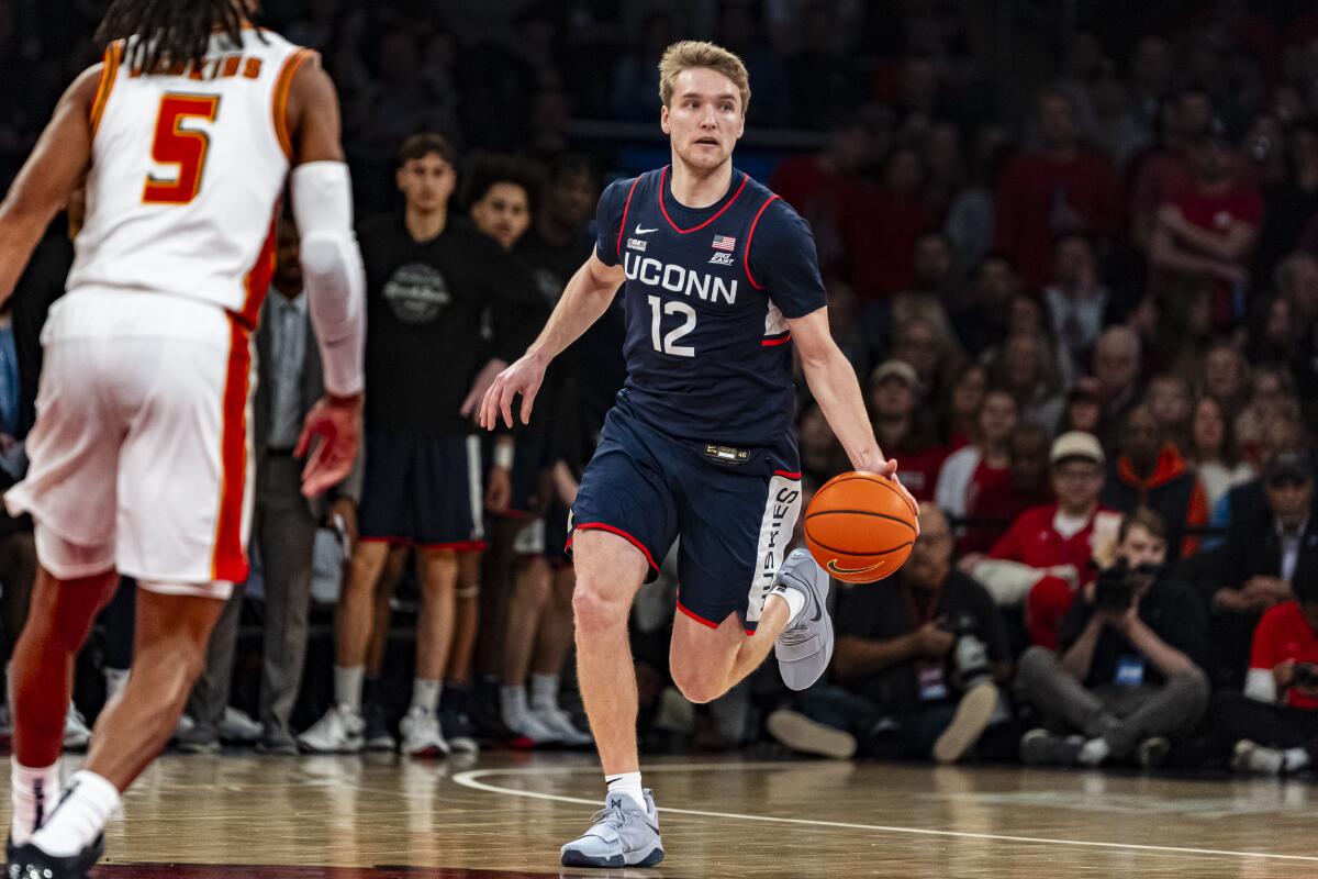UConn Men Deliver Sobering Message to St. John's - The Sports Column ...