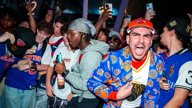 Knicks Fans Party Like It's 1999 - The Sports Column | Sports Articles ...
